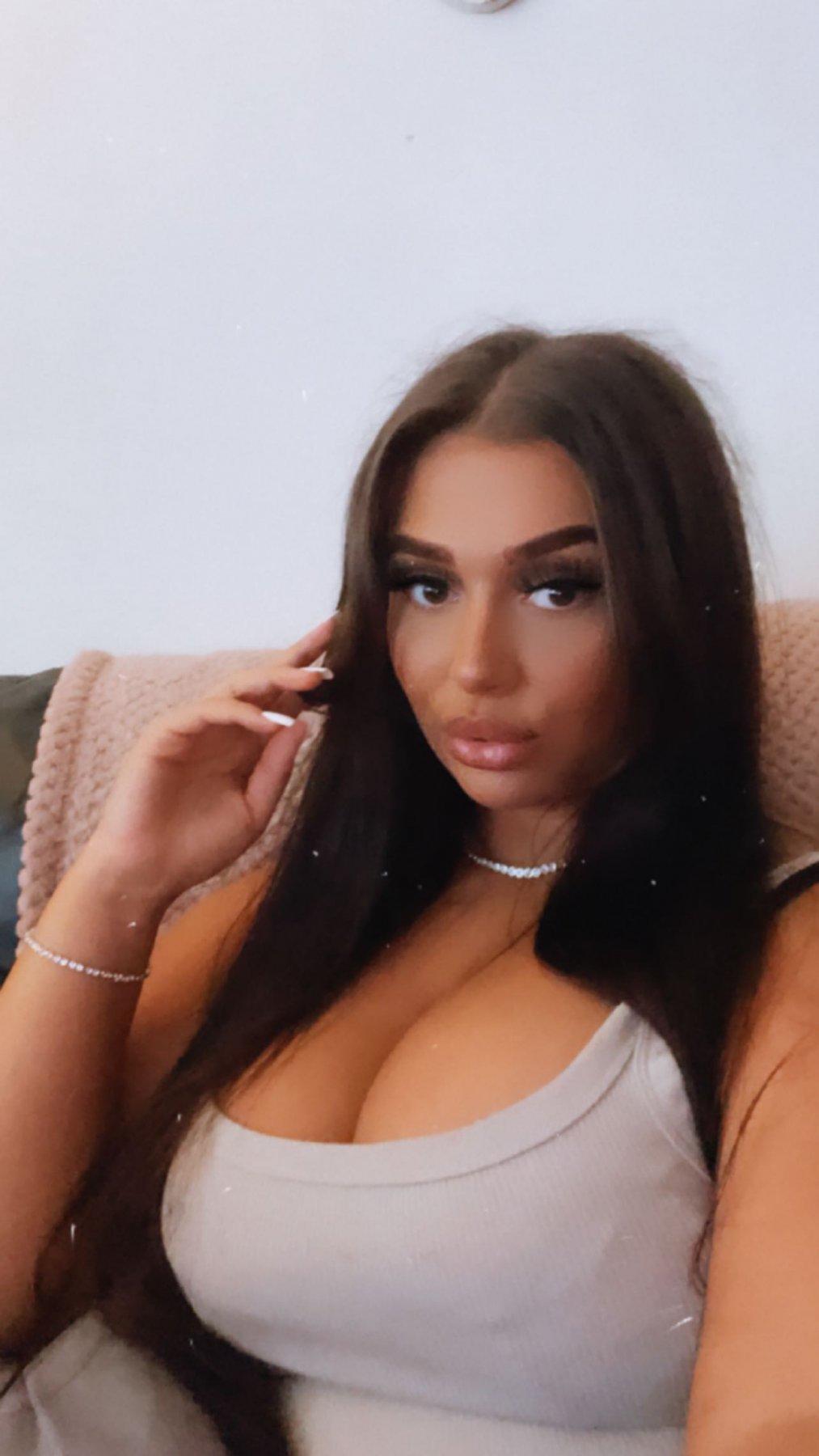 naughtybabeoxo Nude OnlyFans Leaks 8