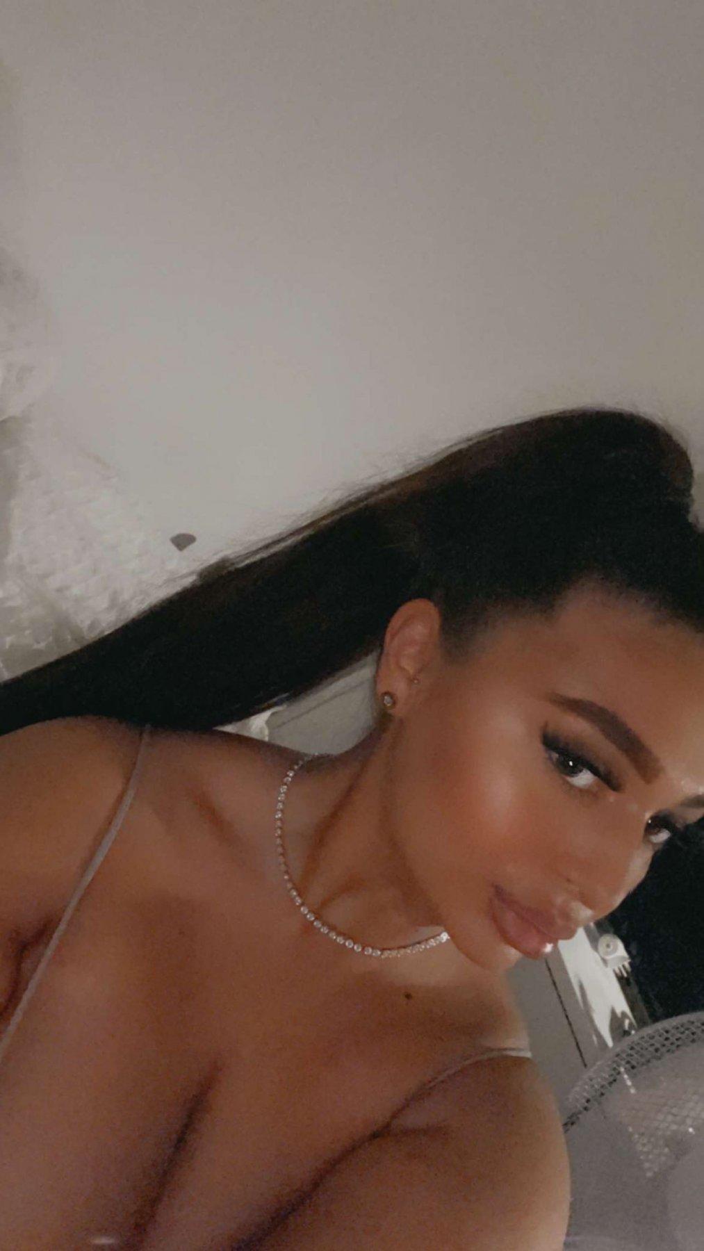 naughtybabeoxo Nude OnlyFans Leaks 10