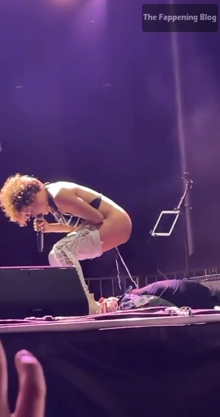 Sophia Urista Nude